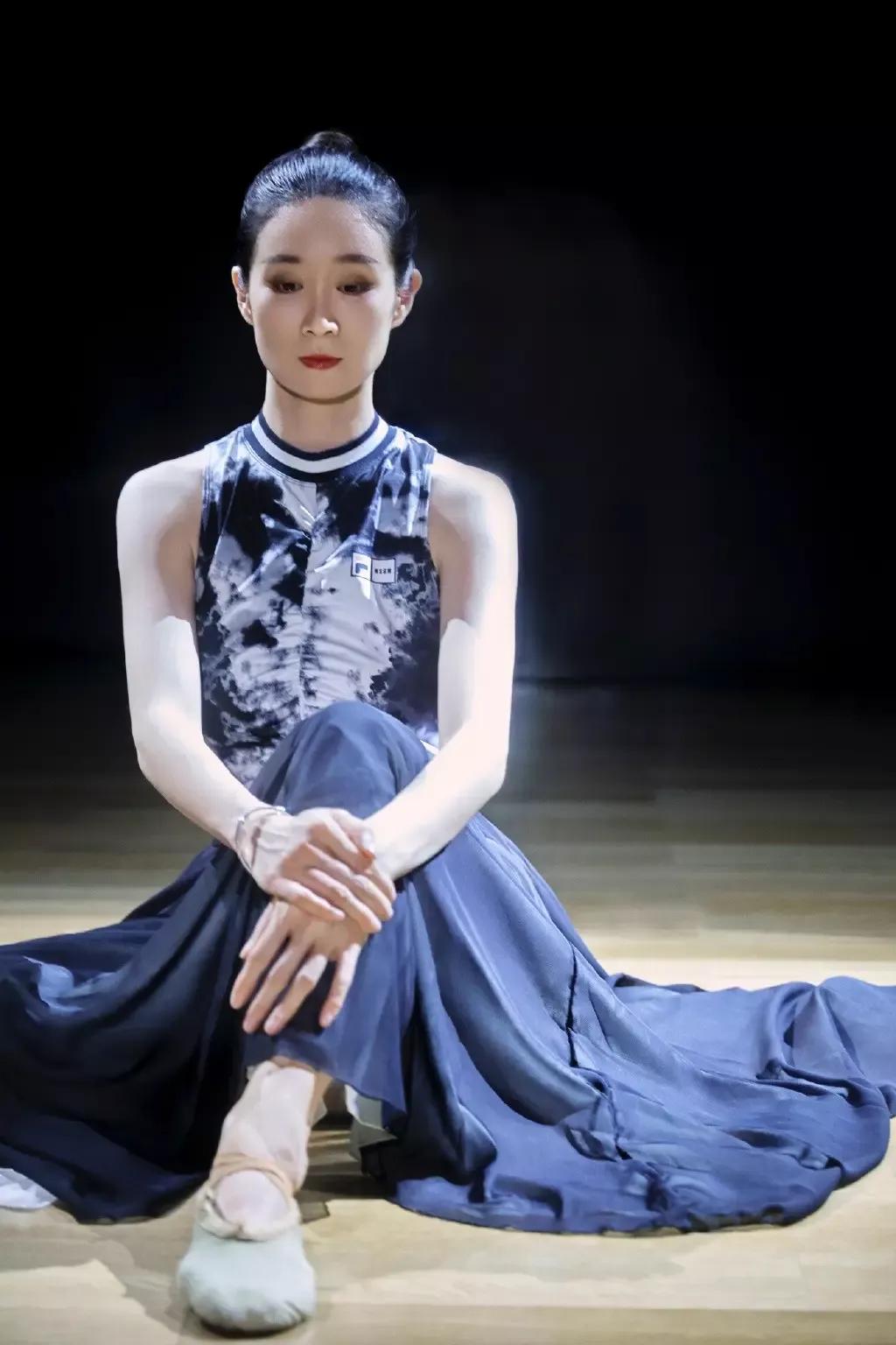 None of the six stars who have acted in Country Love are Benshan's apprentices. Who has better ...