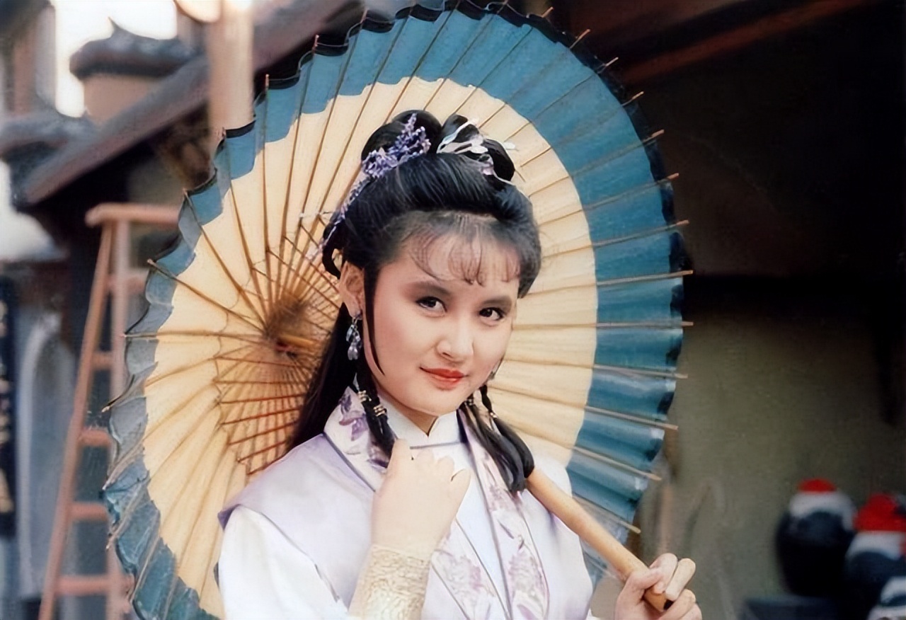 She is a rich girl, one of the TVB seven fairies, married at 25 years ...