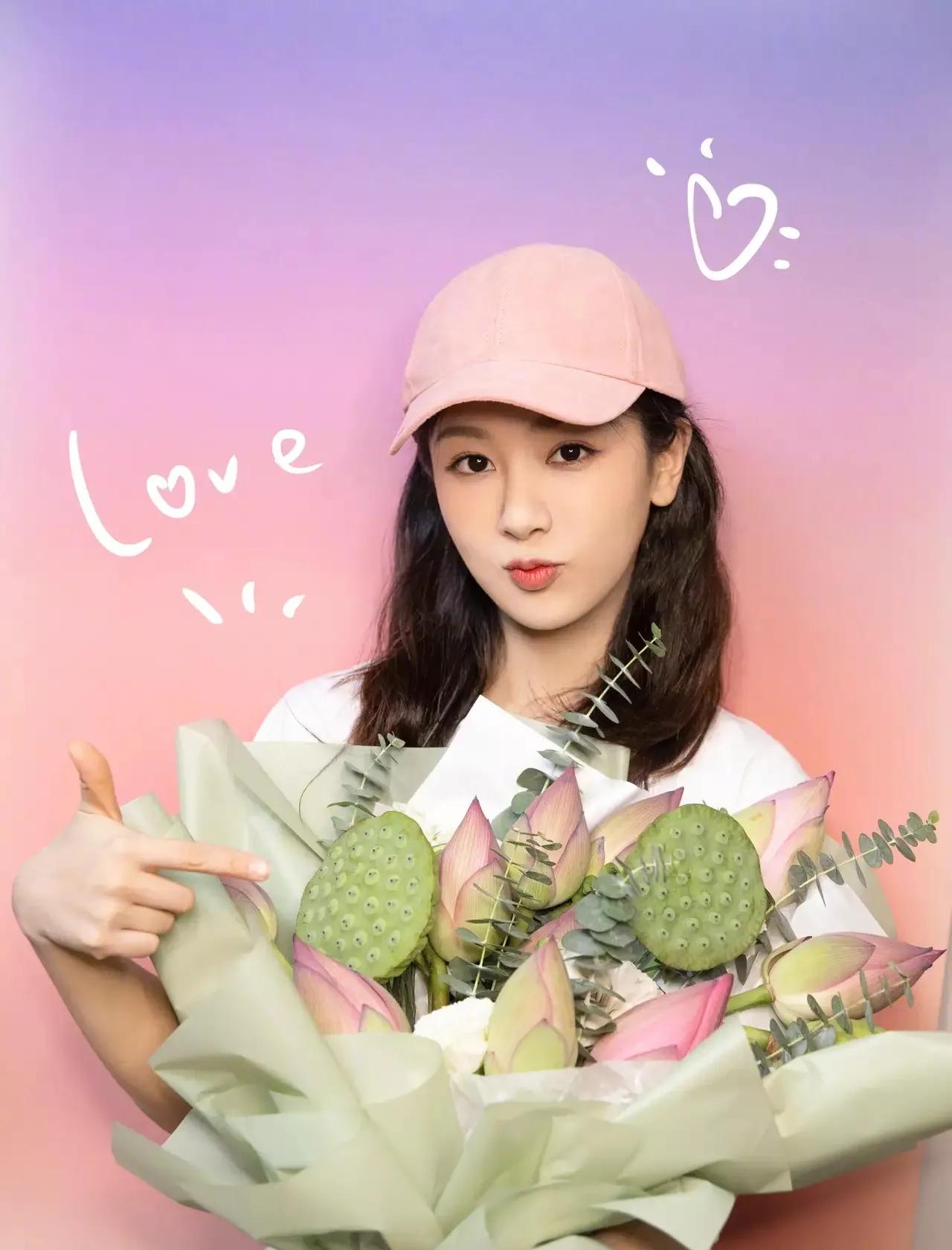 Yang Zi's Yan Bianbai is beautiful and shows her real body to celebrate ...