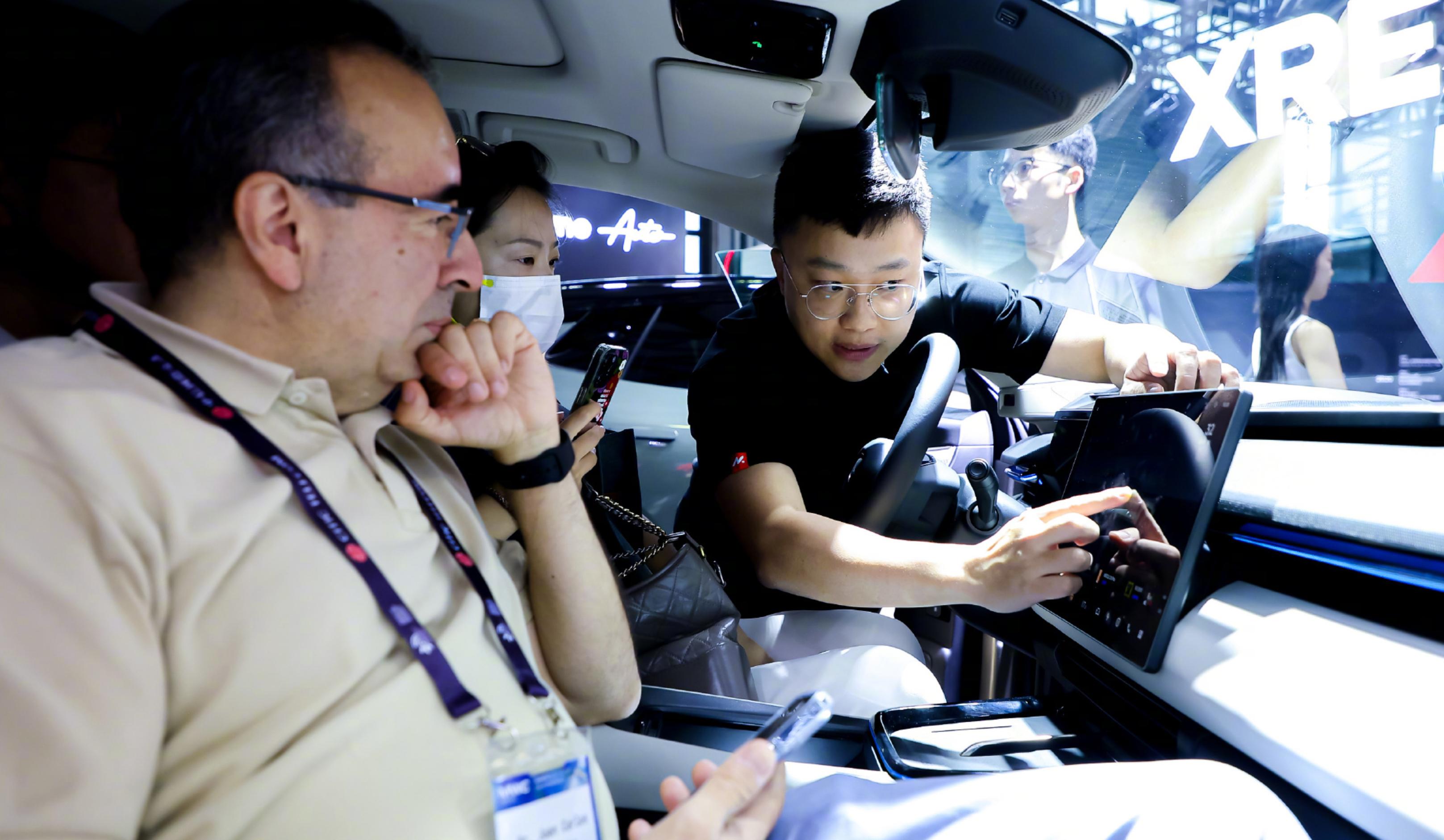 MWC big names gathered! Meizu's car-machine system became the focus ...