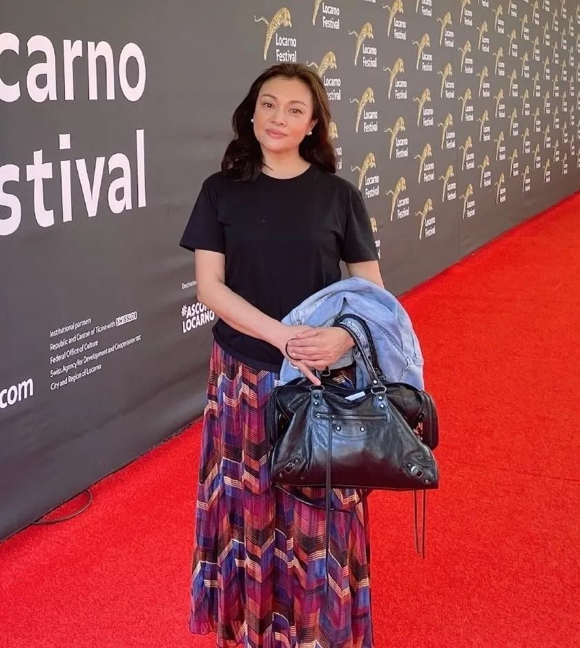 Shi Ke's wealthy life is really moisturizing, wearing a halter dress ...