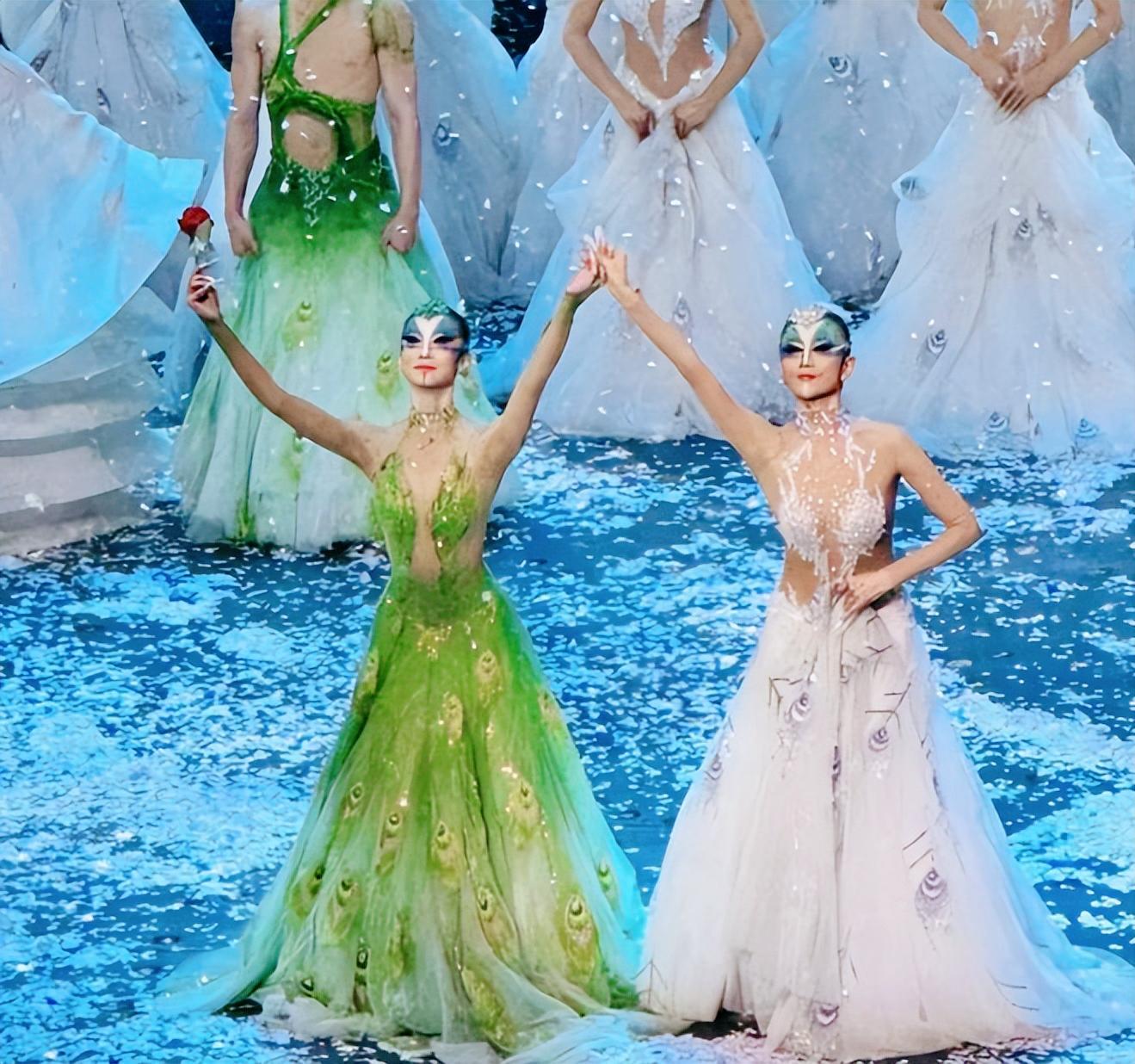 64-year-old Yang Liping danced the peacock dance again. She couldn't ...
