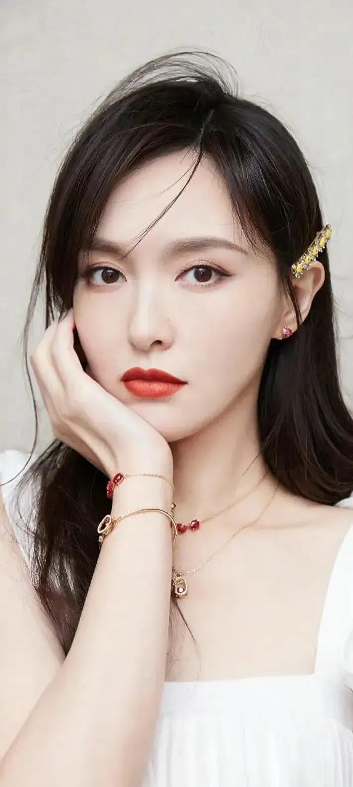 Tang Yan's beautiful picture - iNEWS