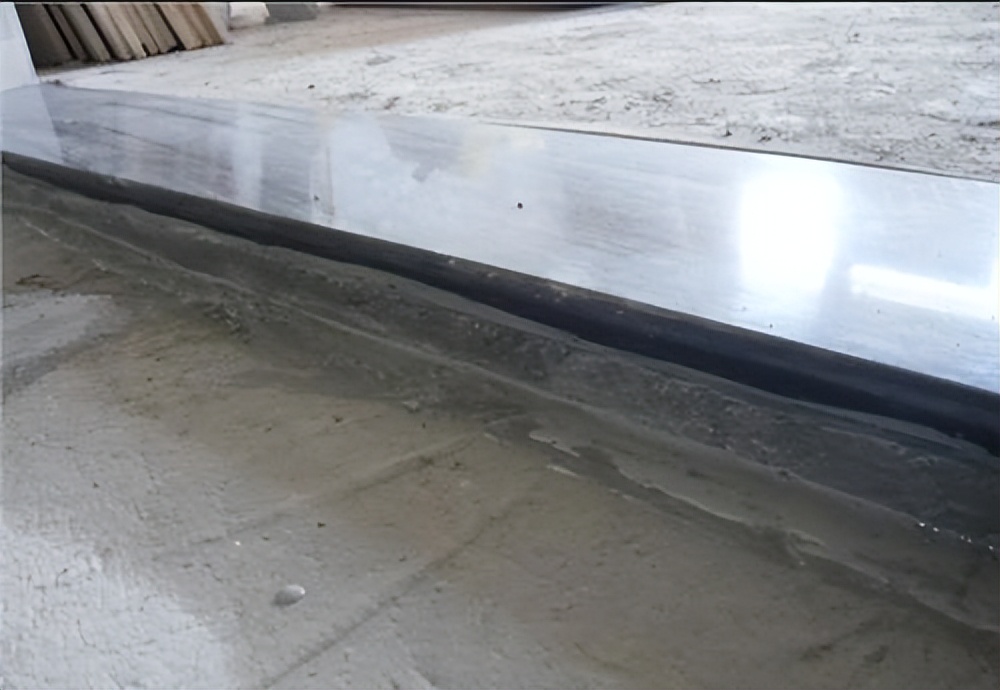 The waterproofing of the threshold stone in the bathroom cannot be ...