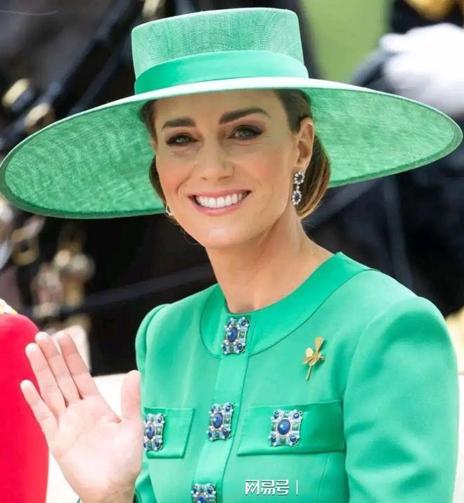 The traditional princess Kate went crazy, and Meghan had to kneel down ...