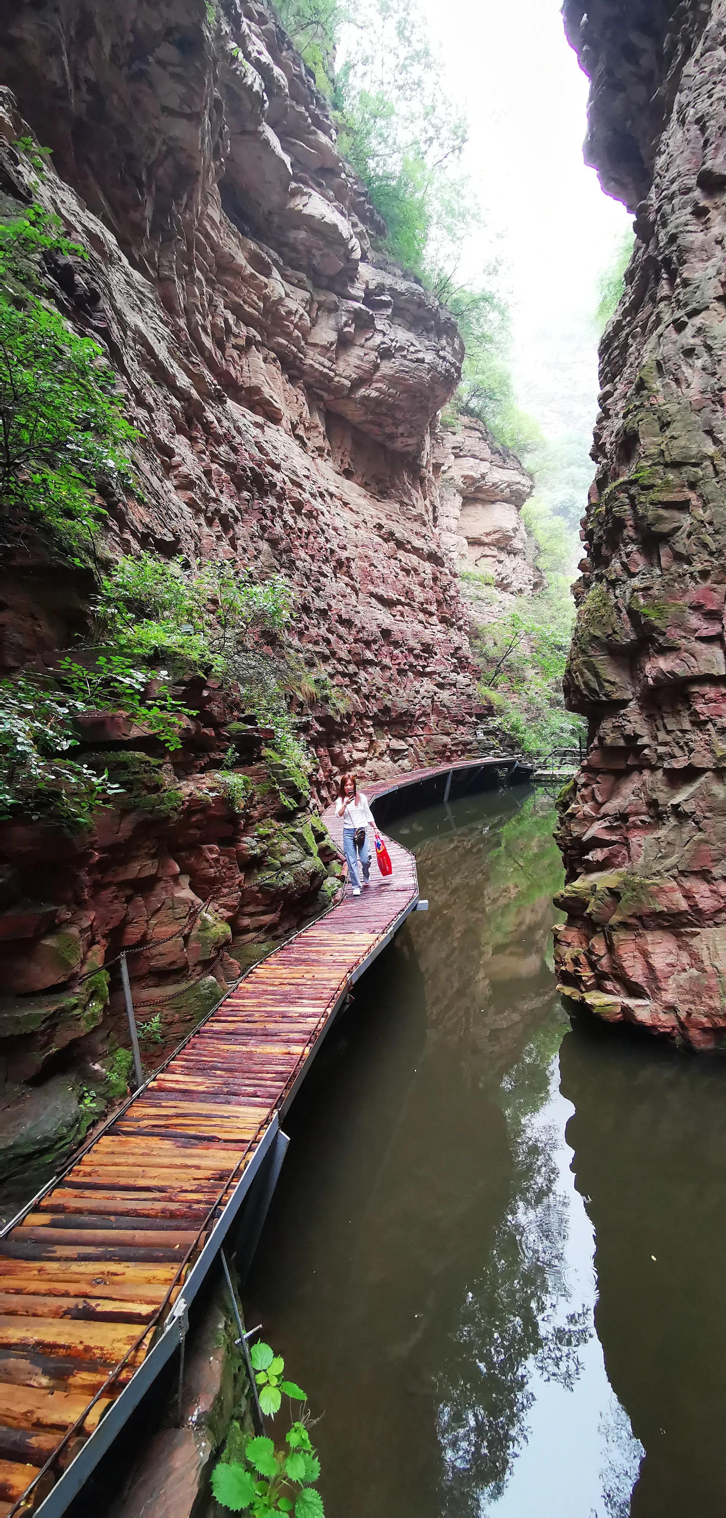 Towering Taihang: Tianhe Mountain - iNEWS