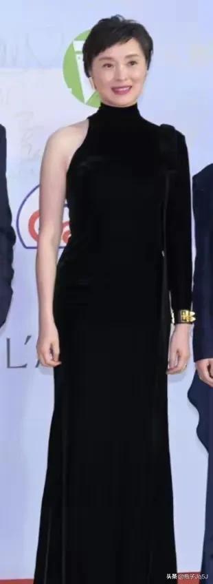 Wu Yue, the queen of Best Actress in Magnolia, and actor Lei Jiayin as ...