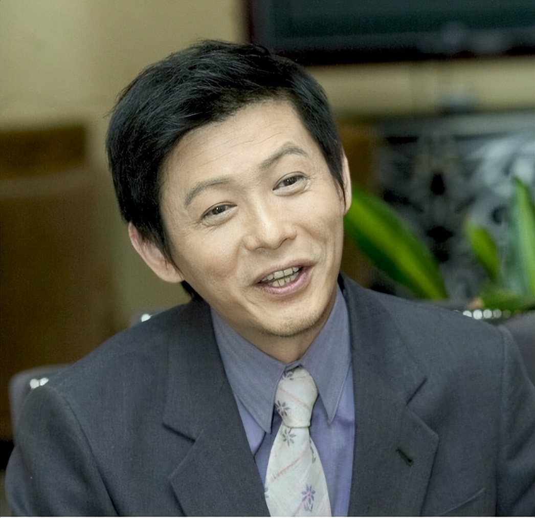 Cheng Qian: After divorcing his ex-wife, he lived with Dong Qing ...