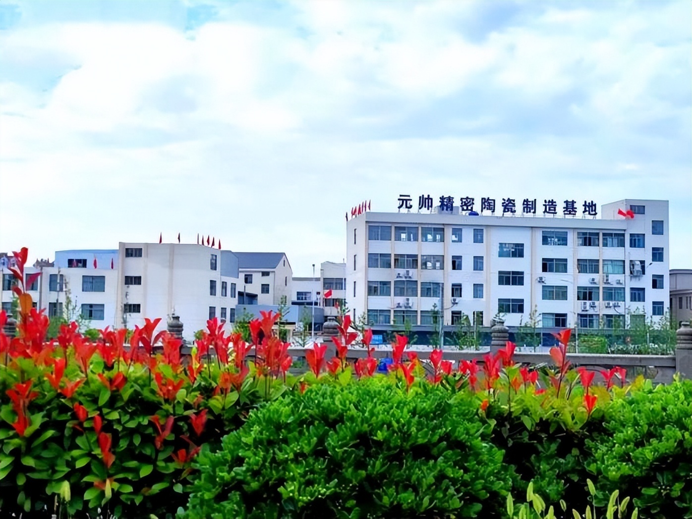 Galloping the stars and the sea, the Marshal spark plugs are invisible ...