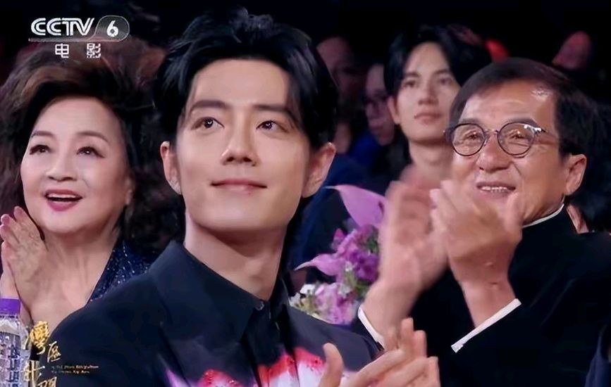 At the Greater Bay Area Film and Music Gala, Jackie Chan took the ...