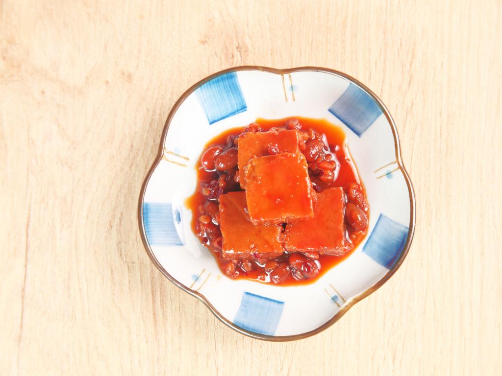 The red color of red fermented bean curd comes from monascus red ...