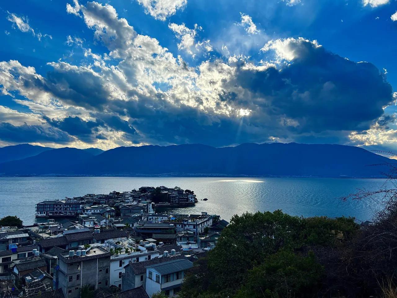 The Pearl of Southwest Ethnic Culture - Erhai Lake - iNEWS