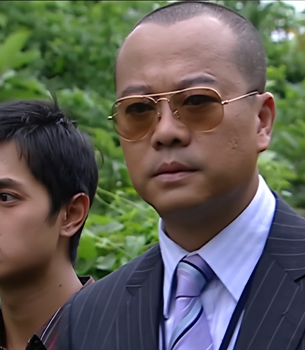 Ouyang Zhenhua questioned Xu Zheng wearing the American flag as a fart curtain after the ...