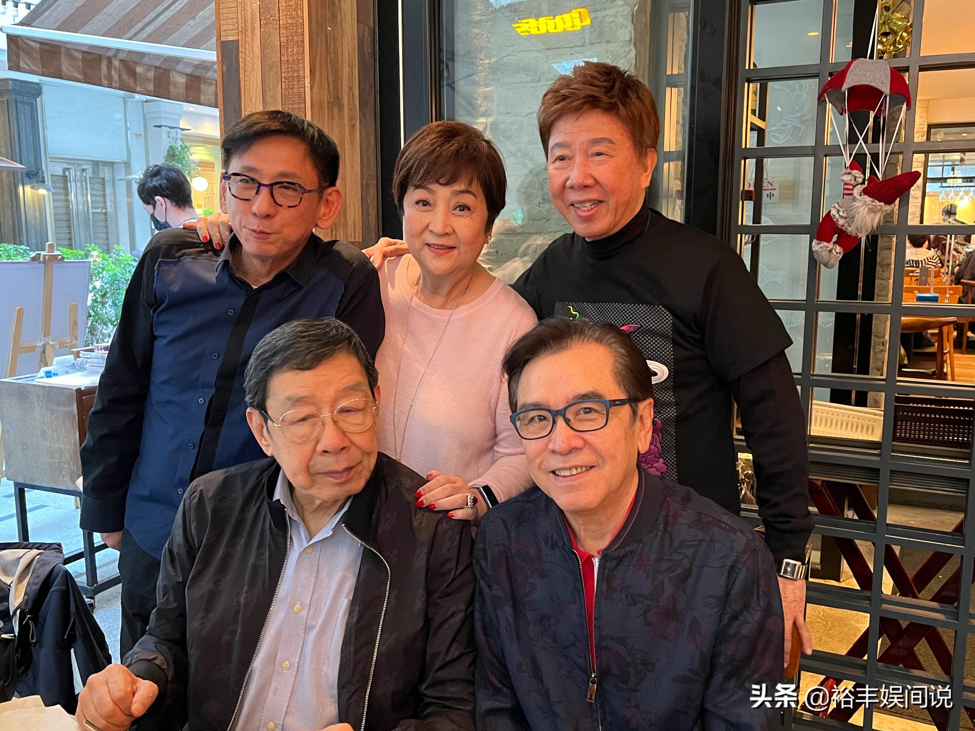 A group of old opera bones revisited Deng Guangrong's posthumous works ...