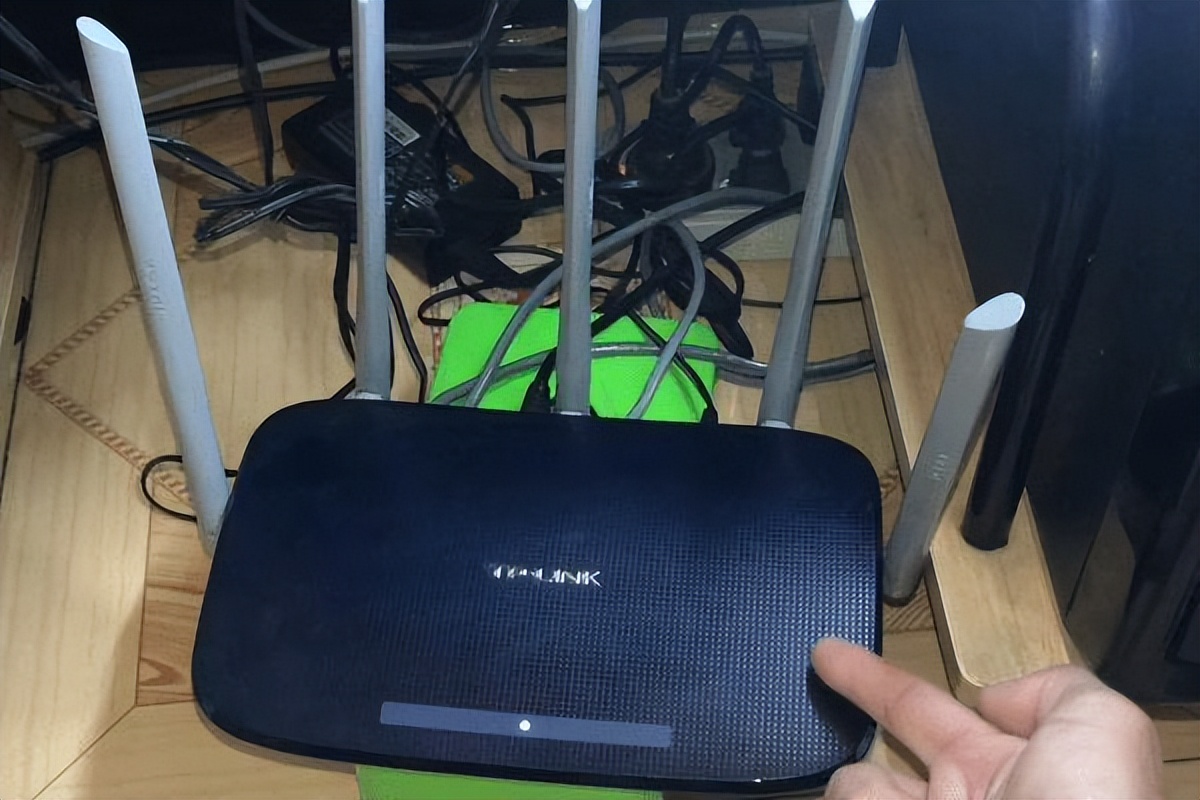 Do you want to turn off the router when you go to bed at night? Thanks ...