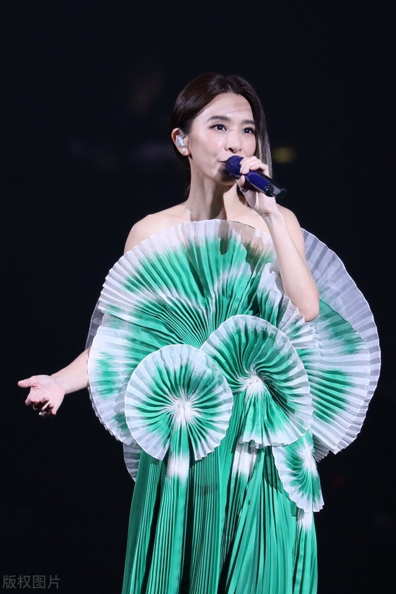 Hebe Tien's simplicity - iNEWS