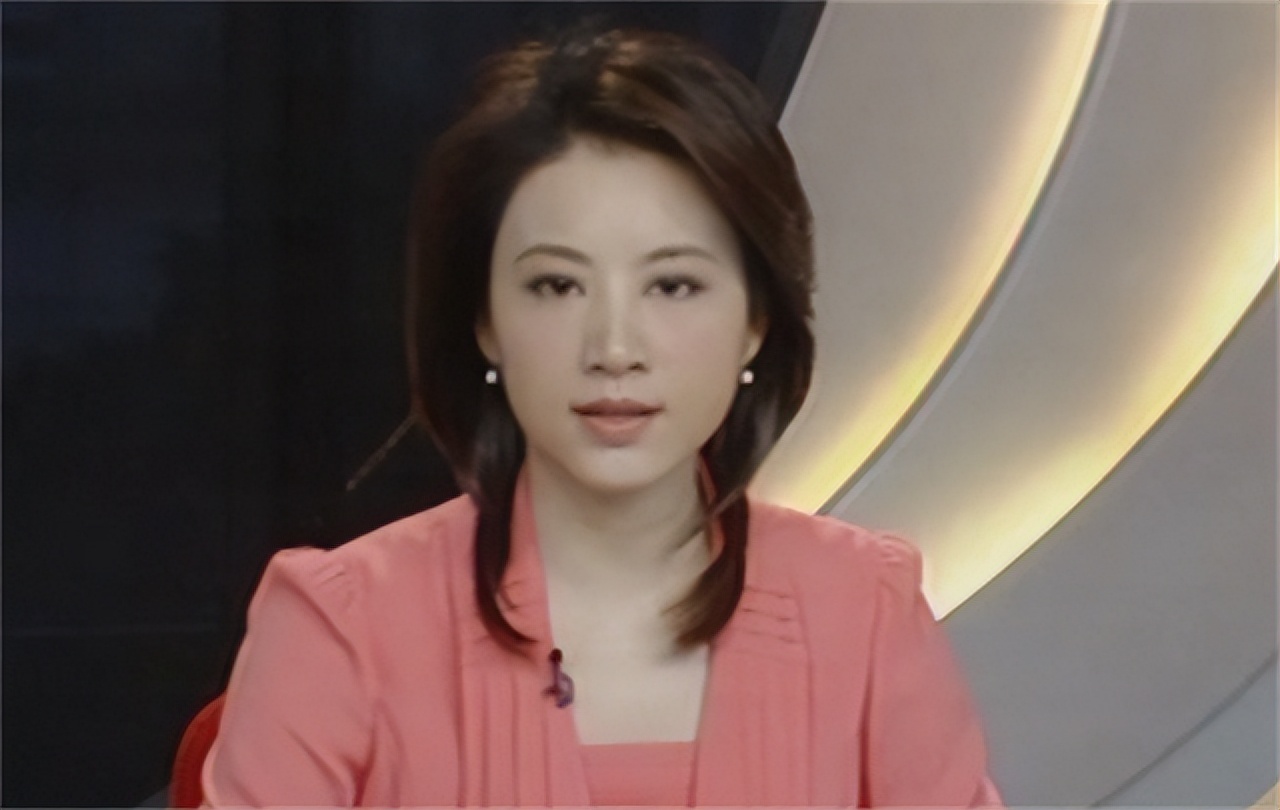 Dragon TV Yin Hong, the most beautiful host in China, bar none! She is ...