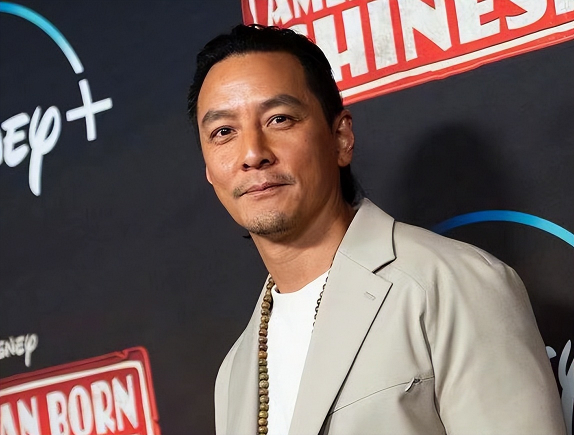Wu Yanzu's booth was up, he went to the White House to show a new movie ...