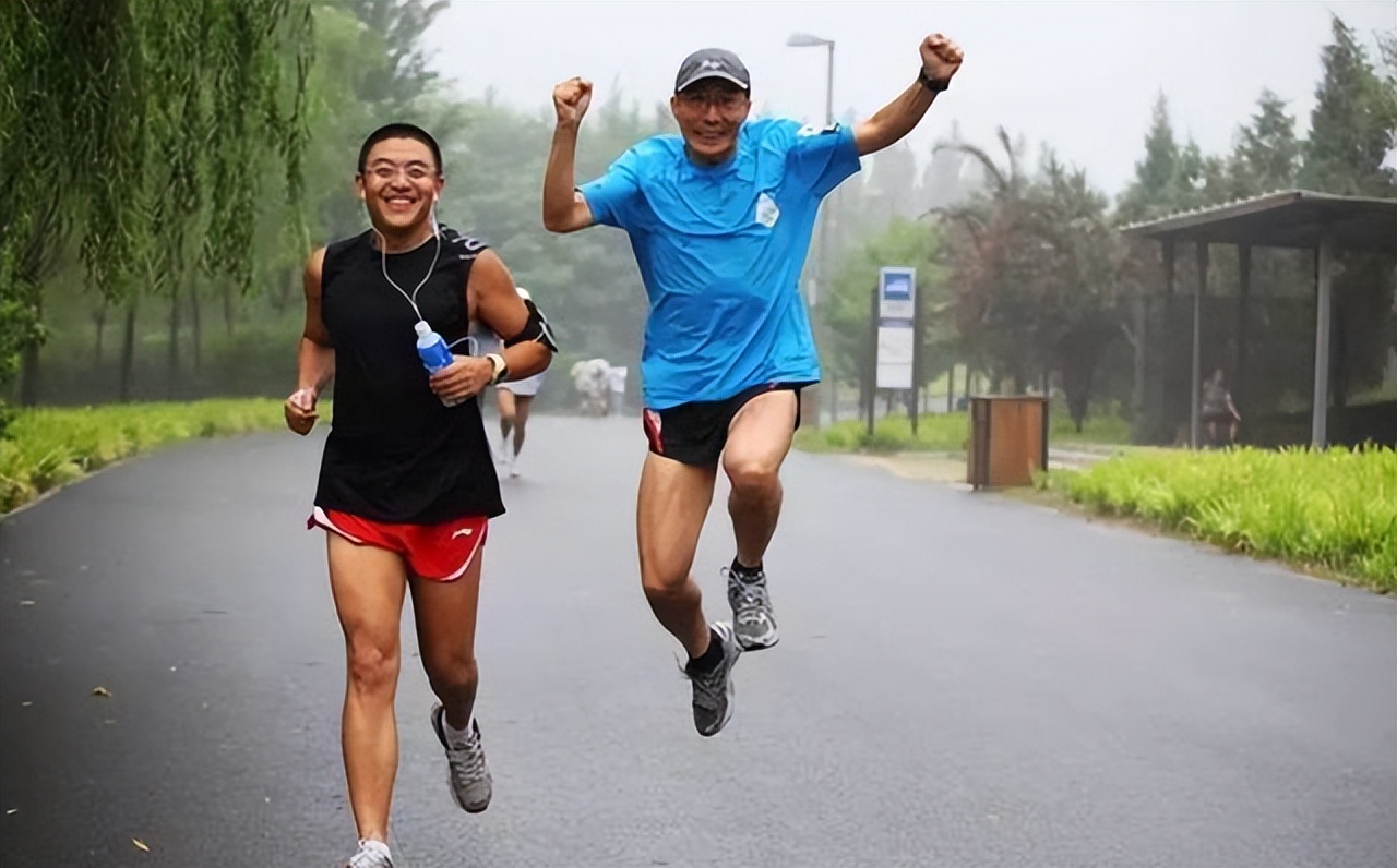 A 43-year-old man who insisted on running 5 kilometers every night for ...