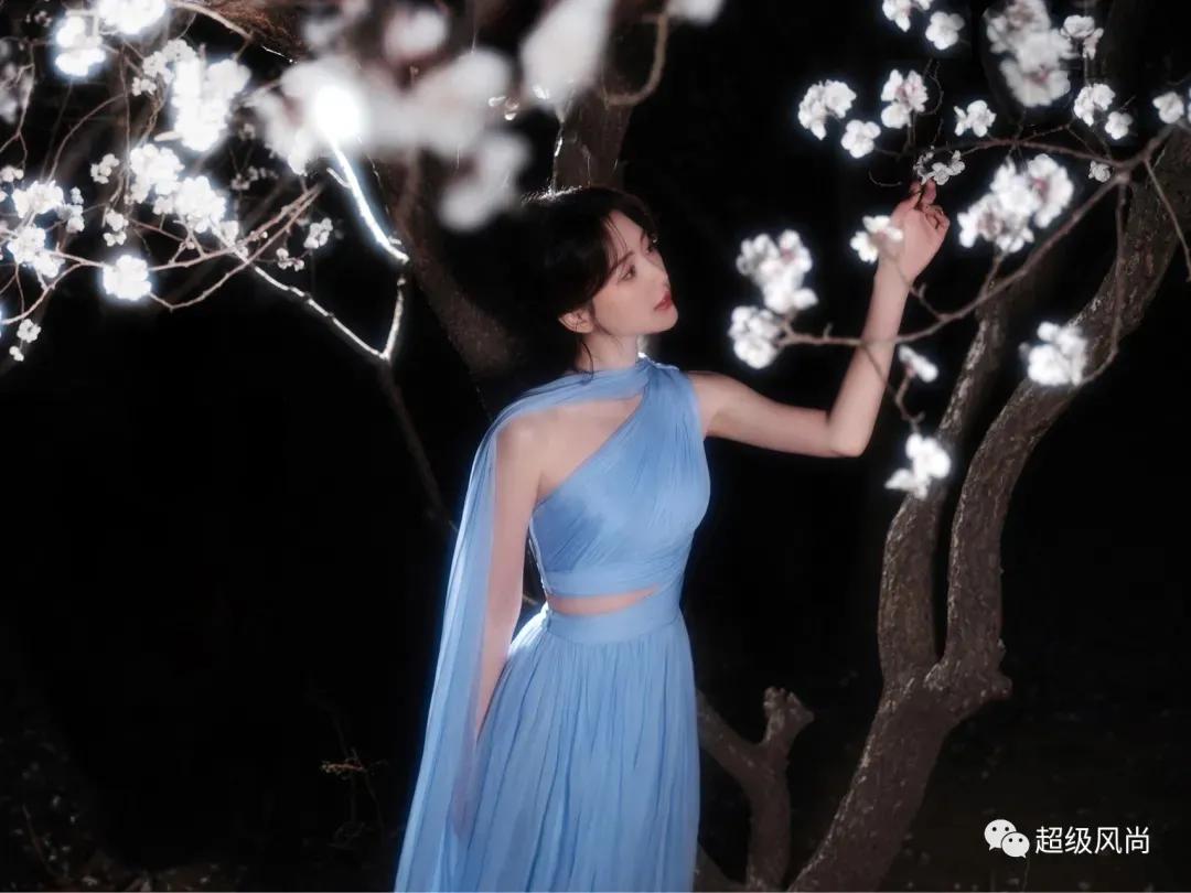 Mao Xiaotong's elegant and intellectual blue dress - iNEWS