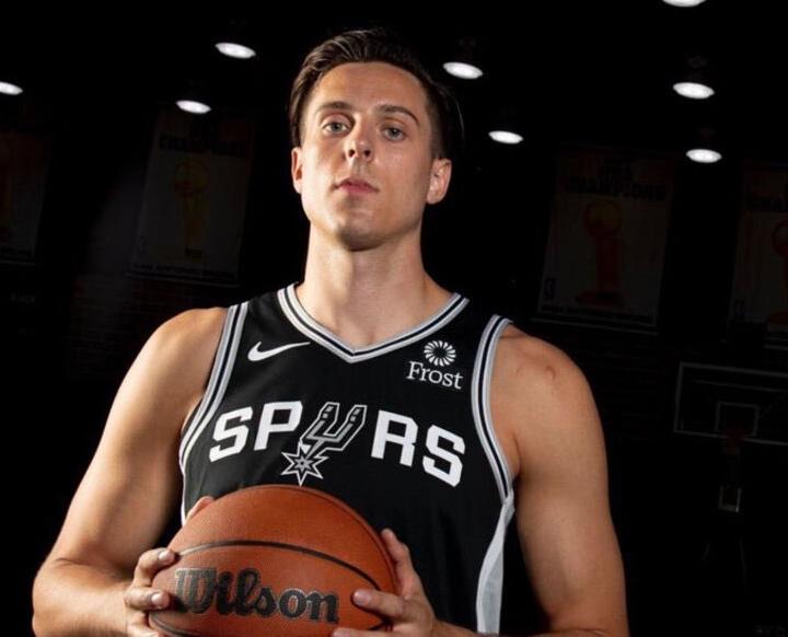 American version of Bole! Renew the contract of talented player Collins ...