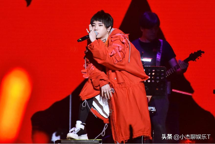 The "embarrassment" of a popular singer: the surface is so red that it ...