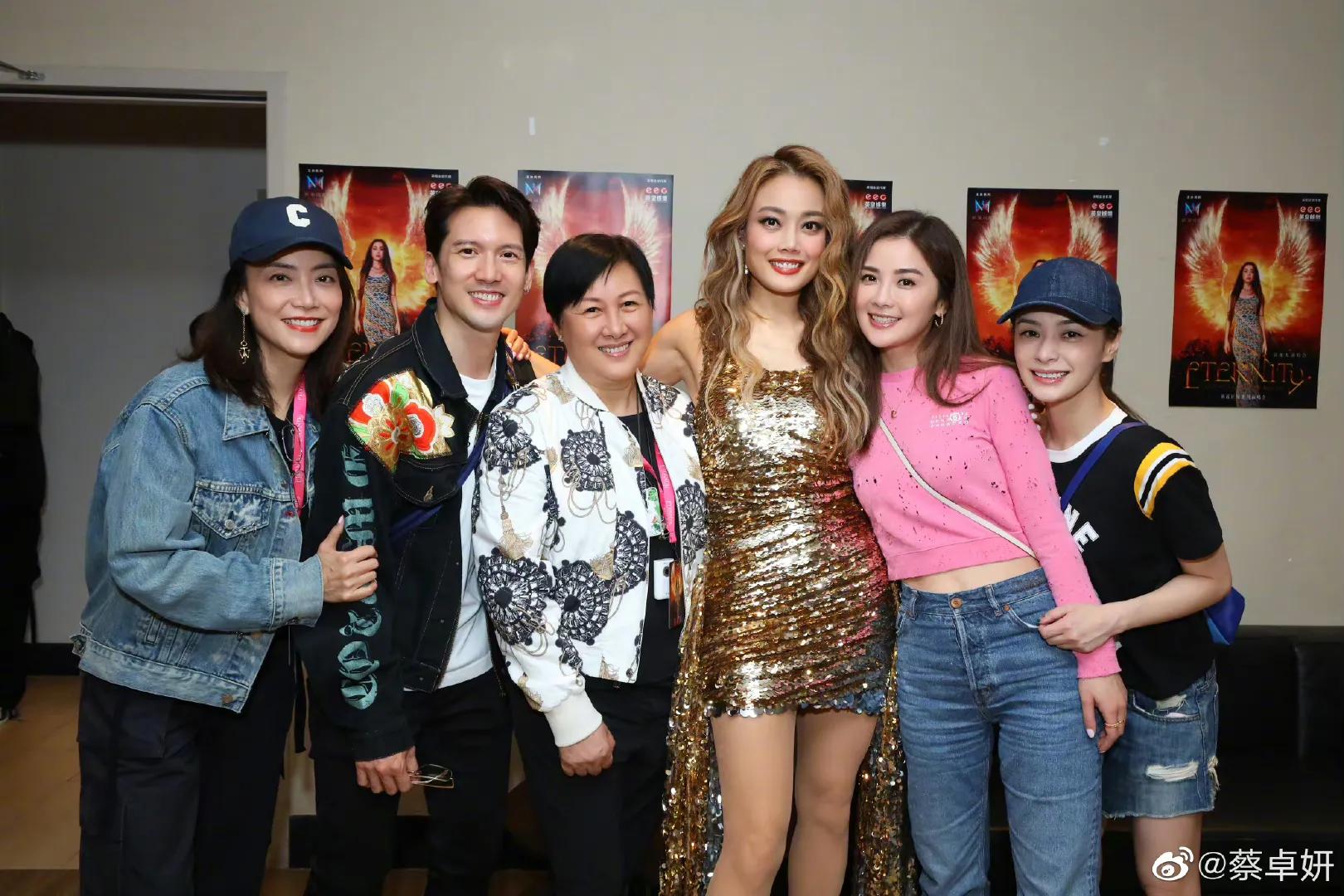 Gillian Sa attended Joey Yung's concert, Gillian looks like a little ...