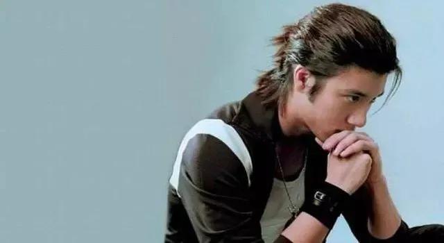 A male star with long hair and good looks, Nicholas Tse and Ekin Cheng ...