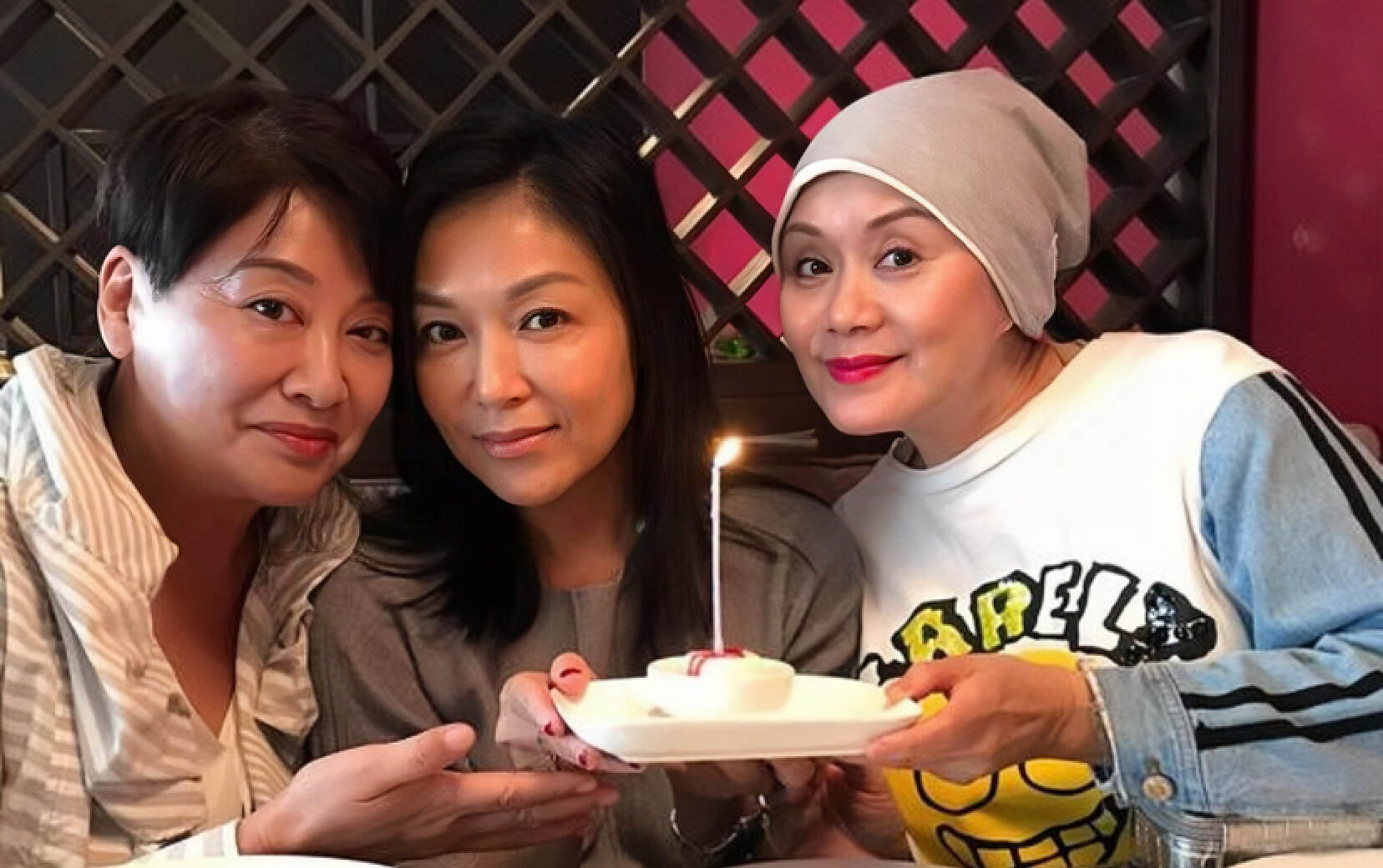 A well-known Hong Kong actress suddenly announced her comeback. After ...