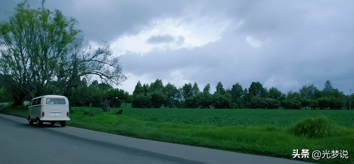 Darkness or light, the movie "Walk with the Devil" reveals people's ...