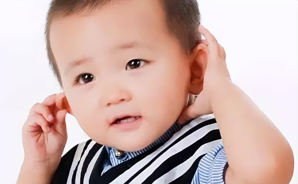 Baby scratches ears all the time, is it normal behavior or other ...