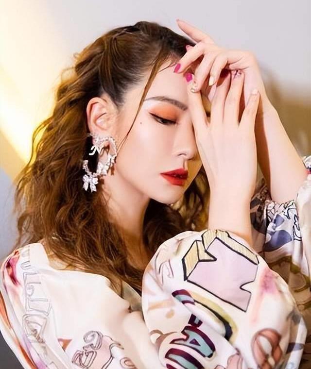 Qi Wei's figure is alluring! Her charm is even greater than the ...