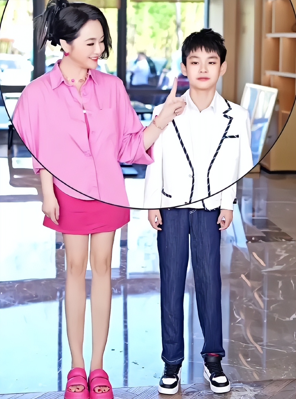 49-year-old Cao Ying posted a mother-son video! 12-year-old Wang Zihan has outstanding ...