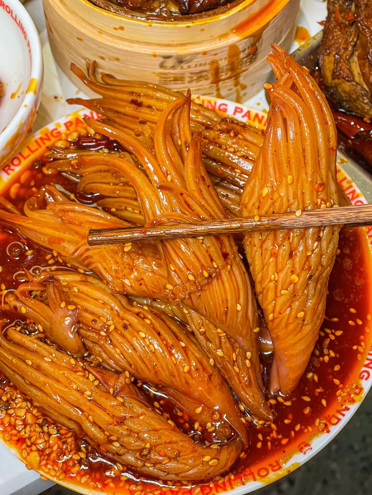 Who is willing to leave Chongqing for this spicy rocket squid? - iNEWS