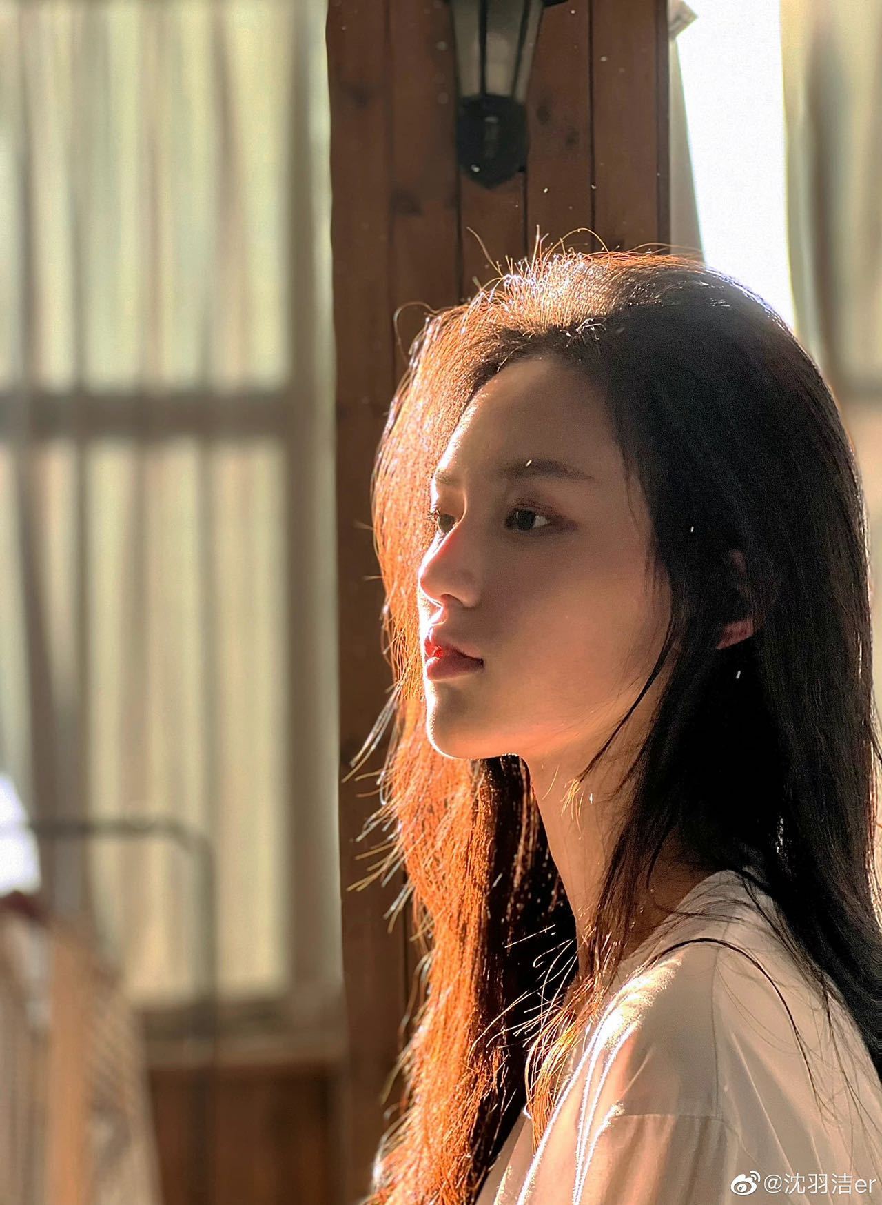 Shen Yujie's tube top dress at the North Film Festival is so beautiful, and her new performance ...