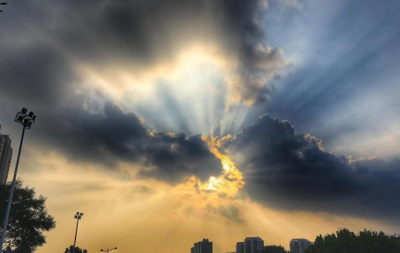The "Tindal" spectacle appeared in Hunan, and the clouds sprinkled ...