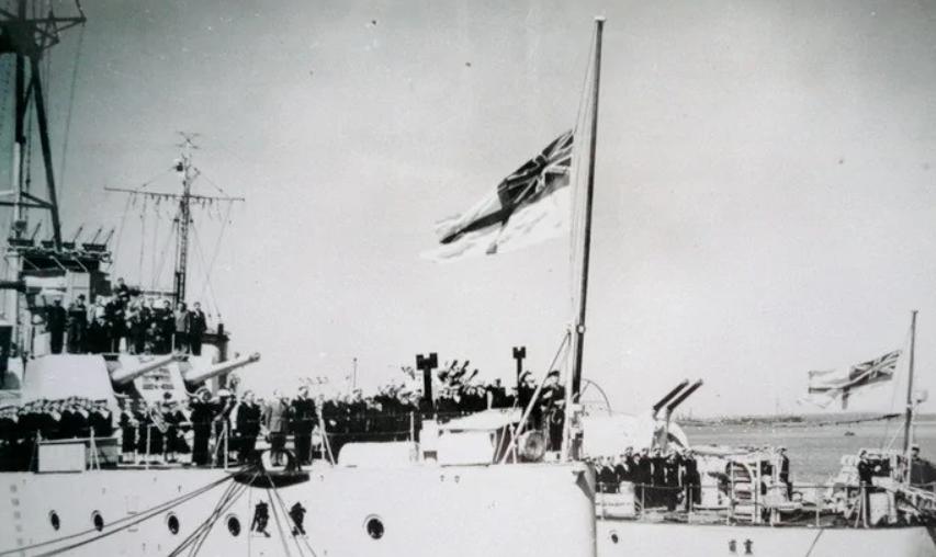 Lin Biao easily captured 10,000 people by the sea. After asking about ...