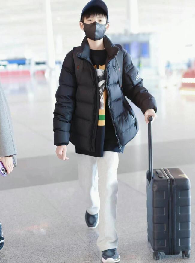 After Dong Jie reconciled with Pan Yueming, she showed up at the ...