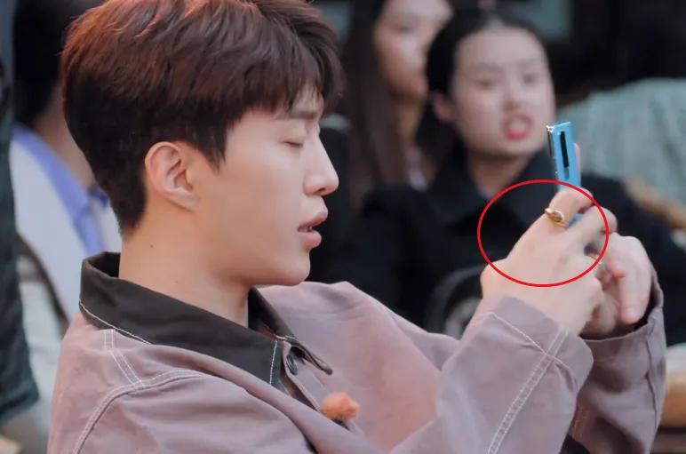 Ouyang Nana is ambiguous with Fan Chengcheng and William Chan?It is the real version of Fan ...