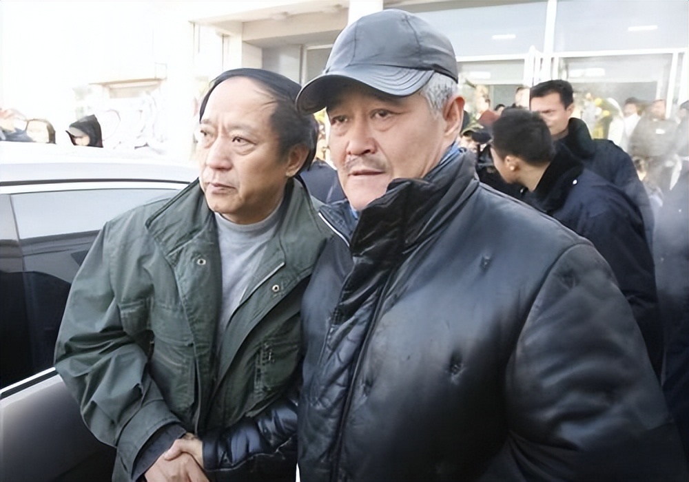 The scene of Zhao Benshan's father's funeral: police cars cleared the ...