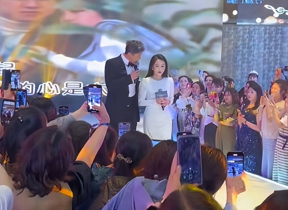 53-year-old Mao Ning appeared in commercial performances to make money ...