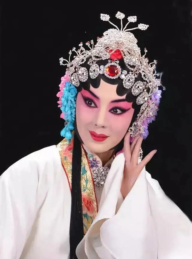 "The Legend of the White Snake" Peking Opera Script and Mr. Tian Han's ...