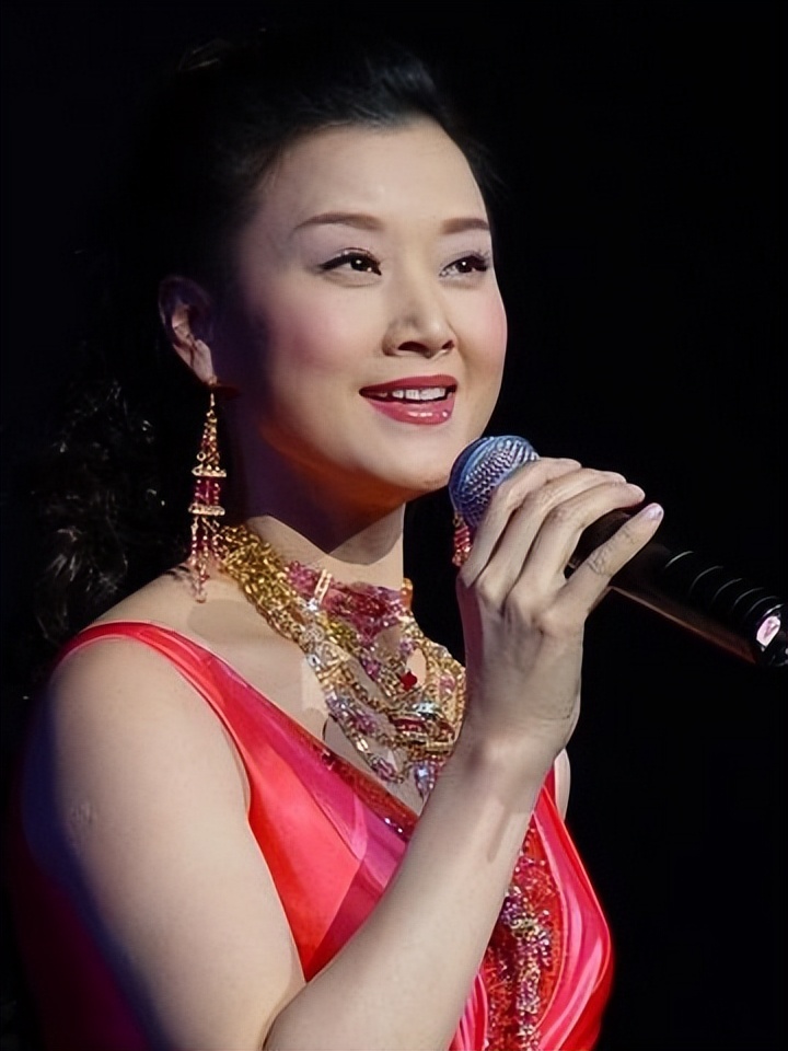 Song Zuying, the queen of folk songs, participated in the Spring ...