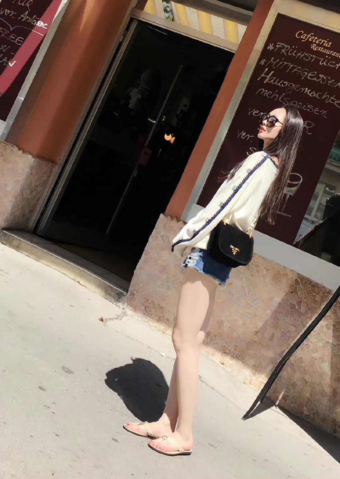 Song Yi's long legs in flip-flops - iNEWS