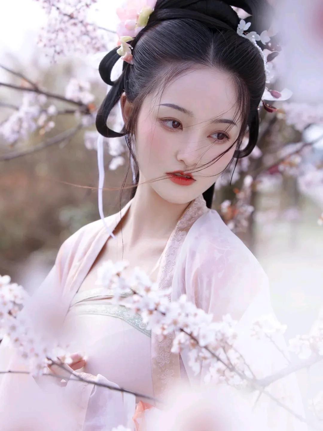 Who is Qingfang, a little pink between colors - iNEWS