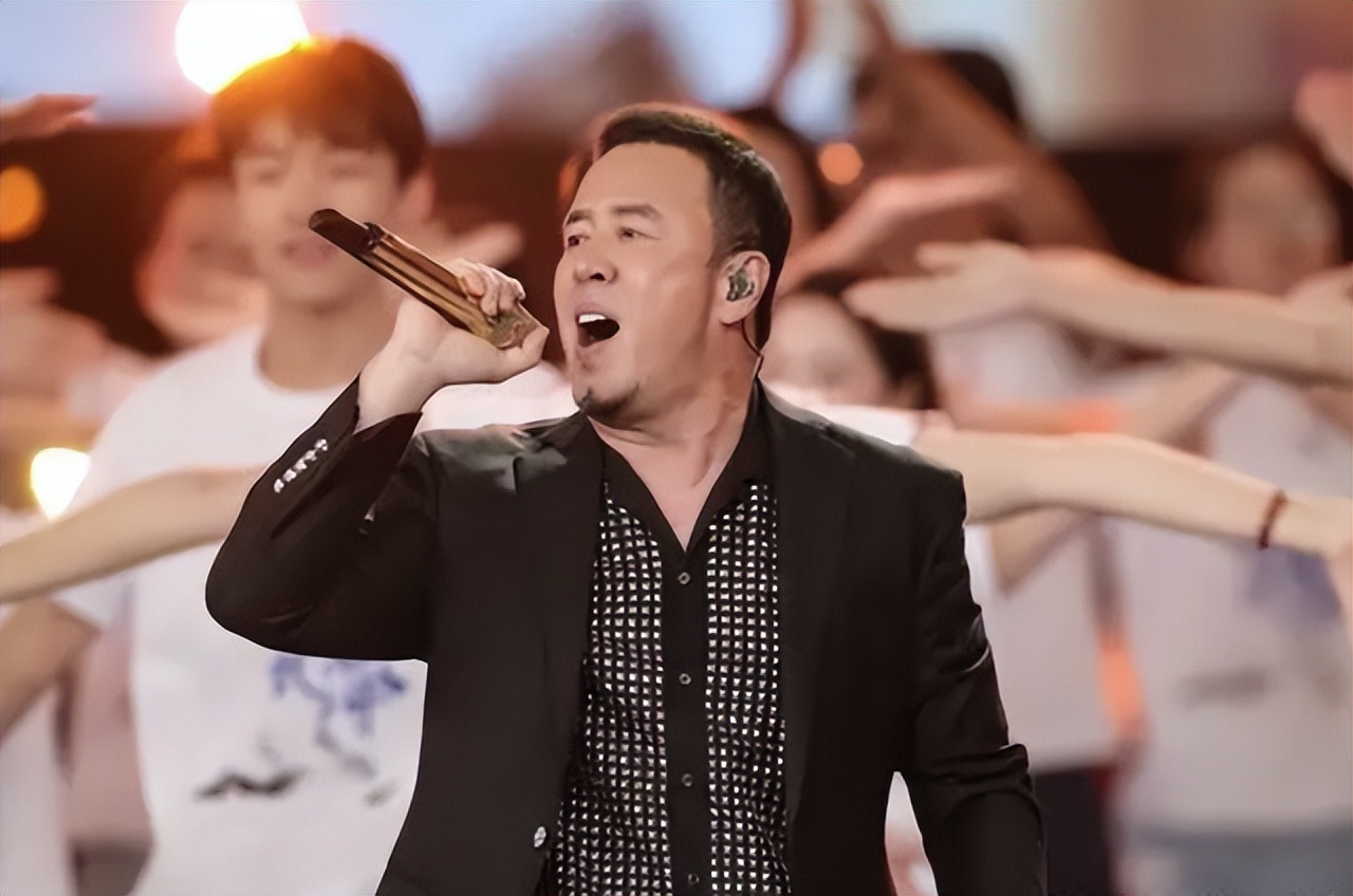 Singer Yang Kun: 50-year-old unmarried and had children, intending to repay the "debt of ...
