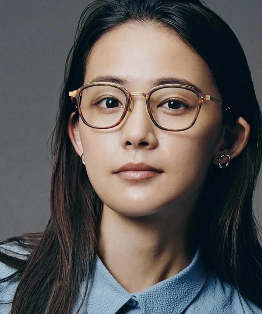 Japan 999.9 (FOUR NINES) pure handmade glasses, representing the ...