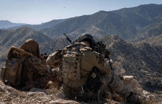 Why do snipers wrap their sniper rifles with rag strips of cloth when ...