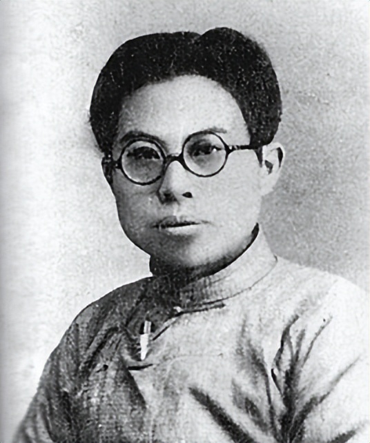 In 1937, a peasant took refuge in the New Fourth Army. Commander Ye ...