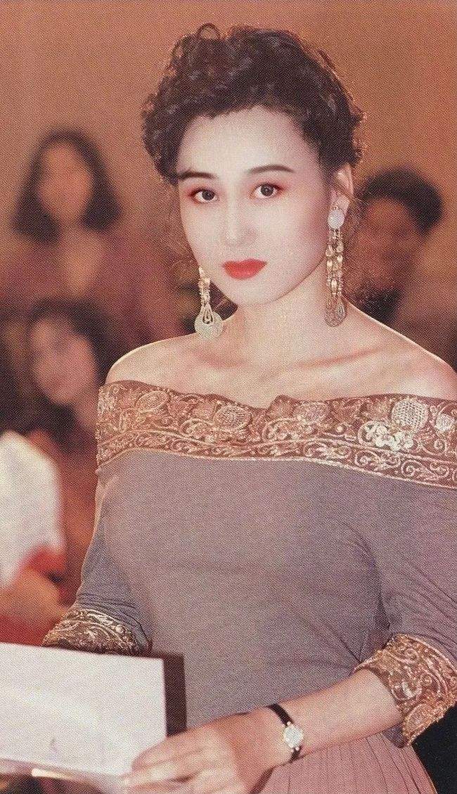 "Intervene in the marriage of the gambling king and crowd out Huang ...